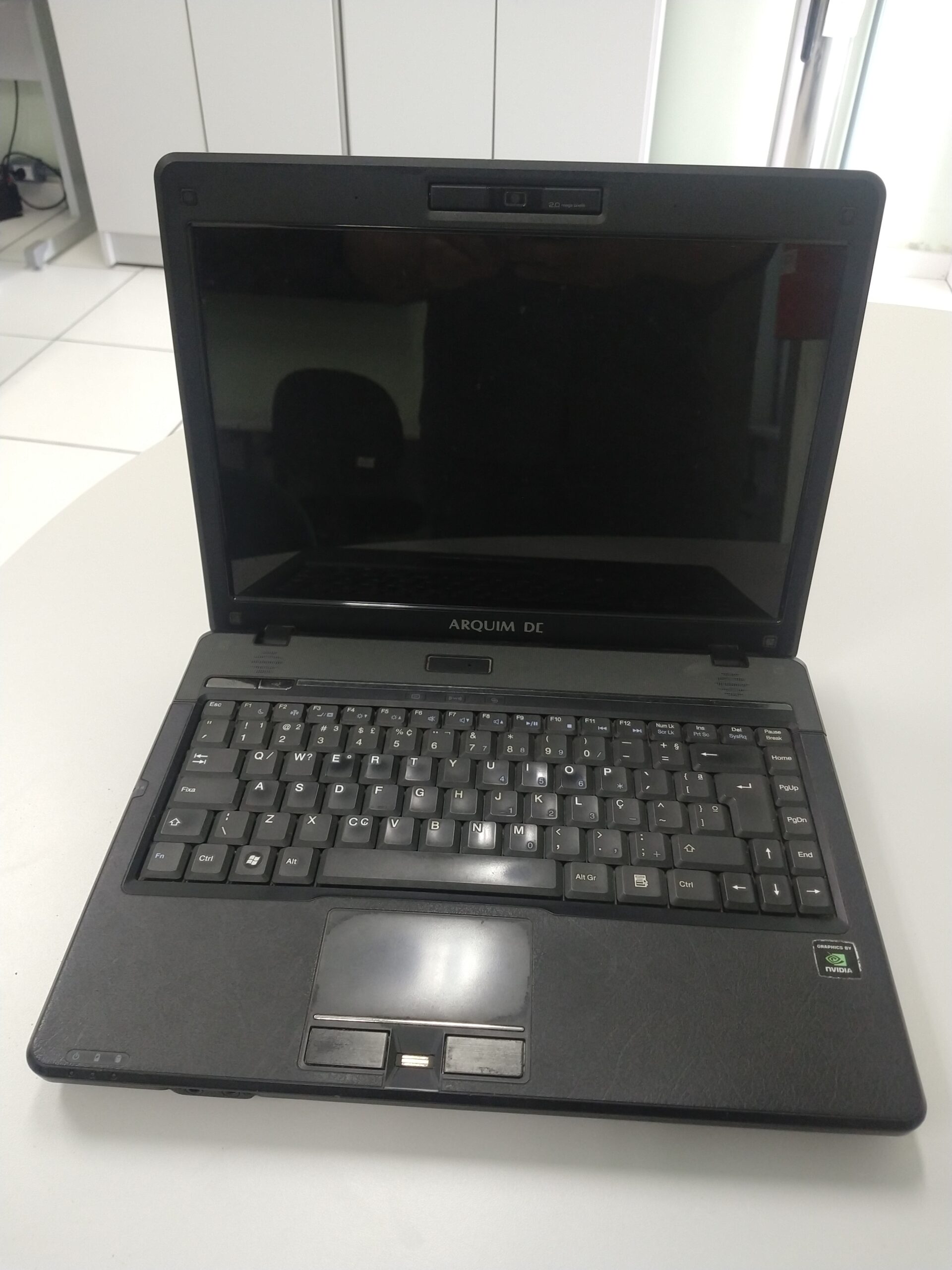 Laptop Arquimedes BN02 - Núcleo de Memória do IFRS